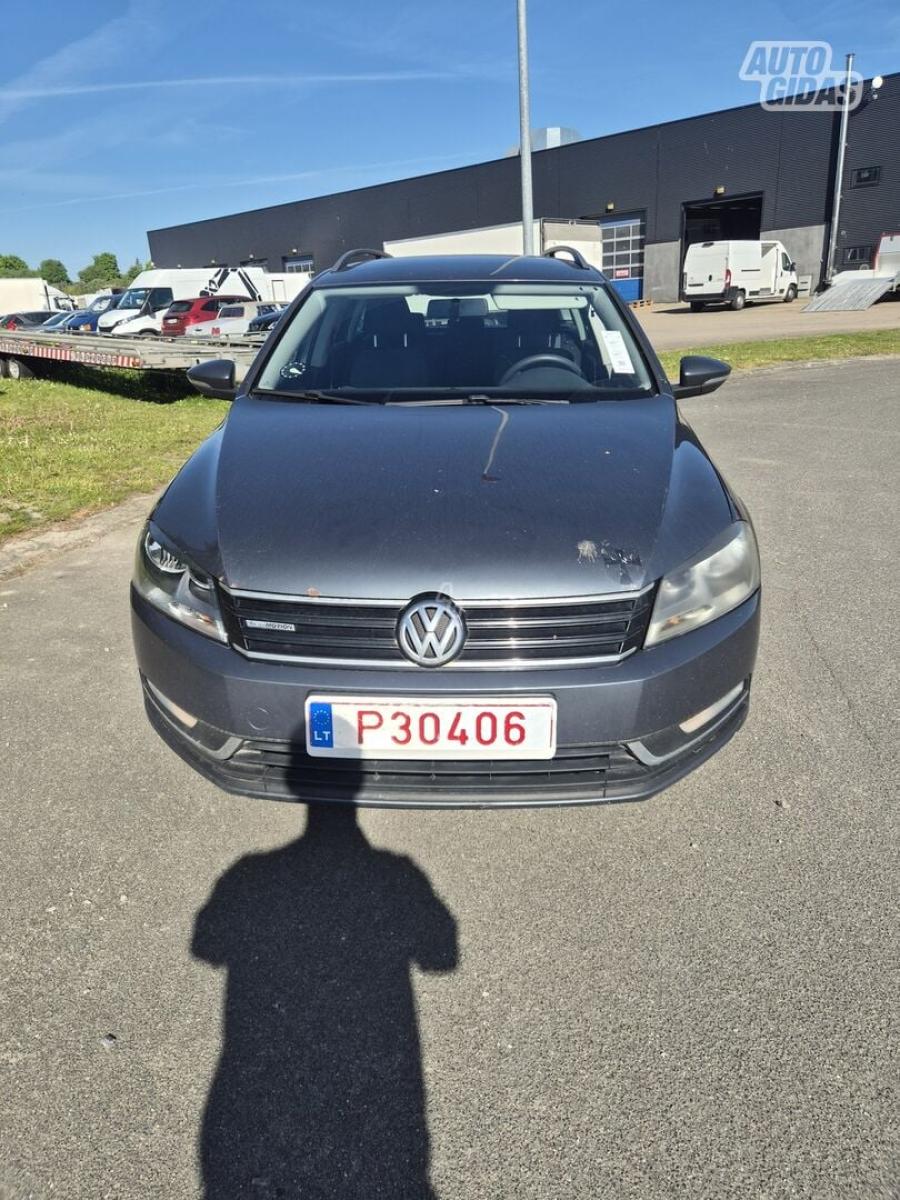 Blue Volkswagen Passat 2012 in Kaunas, with an engine capacity of 1.60 L and mileage of 269 thousand km for 4500 €, photo 1 on AUTOMOTO.COM.LV