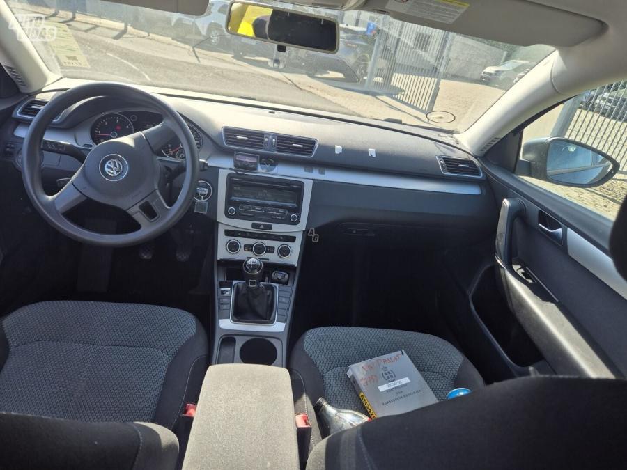 Blue Volkswagen Passat 2012 in Kaunas, with an engine capacity of 1.60 L and mileage of 269 thousand km for 4500 €, photo 11 on AUTOMOTO.COM.LV