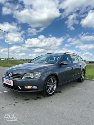 Blue Volkswagen Passat 2012 in Kaunas, with an engine capacity of 1.60 L and mileage of 270 thousand km for 4200 €, photo 3 on AUTOMOTO.COM.LV