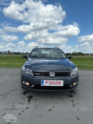 Blue Volkswagen Passat 2012 in Kaunas, with an engine capacity of 1.60 L and mileage of 270 thousand km for 4200 €, photo 4 on AUTOMOTO.COM.LV