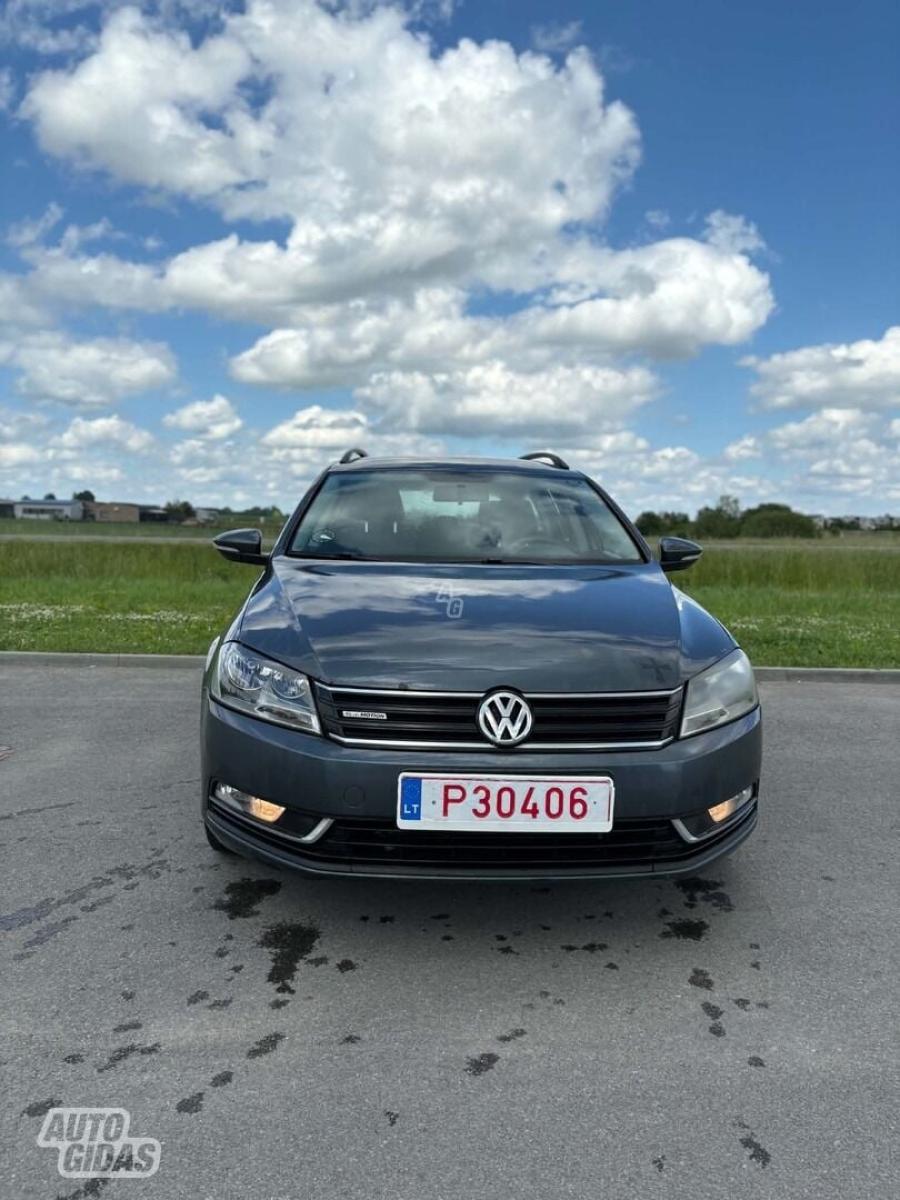 Blue Volkswagen Passat 2012 in Kaunas, with an engine capacity of 1.60 L and mileage of 270 thousand km for 4200 €, photo 4 on AUTOMOTO.COM.LV