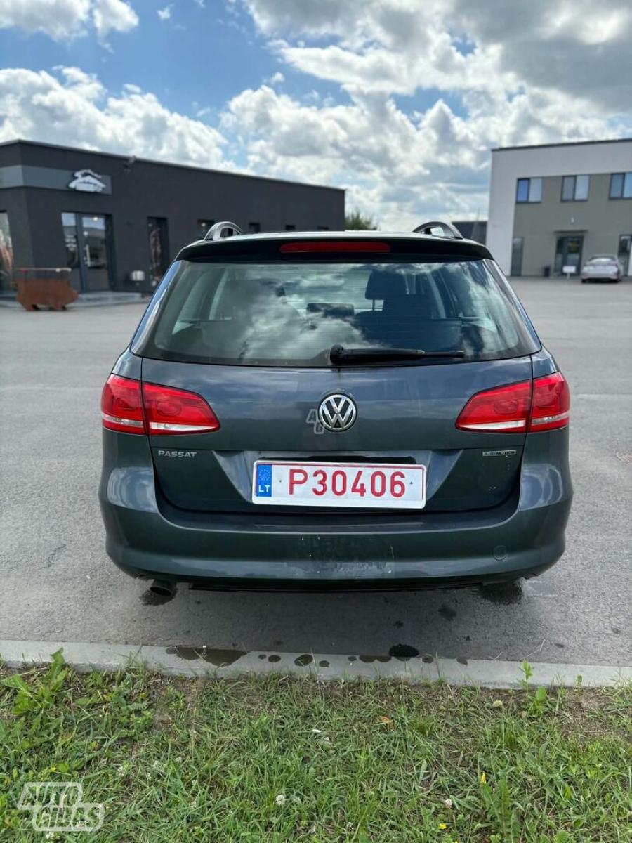 Blue Volkswagen Passat 2012 in Kaunas, with an engine capacity of 1.60 L and mileage of 270 thousand km for 4200 €, photo 7 on AUTOMOTO.COM.LV
