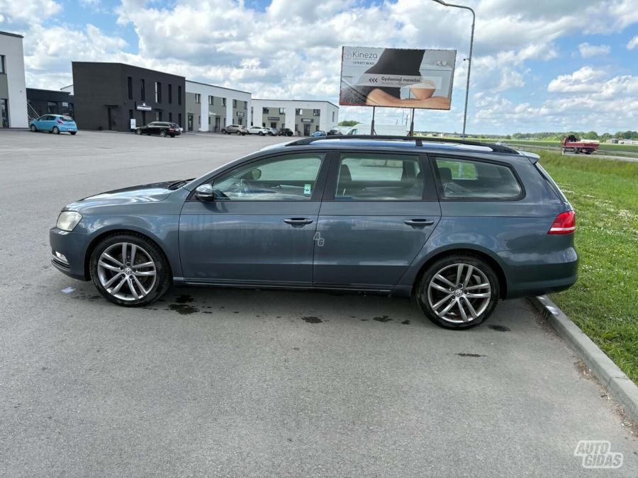 Blue Volkswagen Passat 2012 in Kaunas, with an engine capacity of 1.60 L and mileage of 270 thousand km for 4200 €, photo 8 on AUTOMOTO.COM.LV