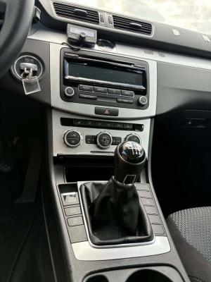 Blue Volkswagen Passat 2012 in Kaunas, with an engine capacity of 1.60 L and mileage of 270 thousand km for 4200 €, photo 12 on AUTOMOTO.COM.LV