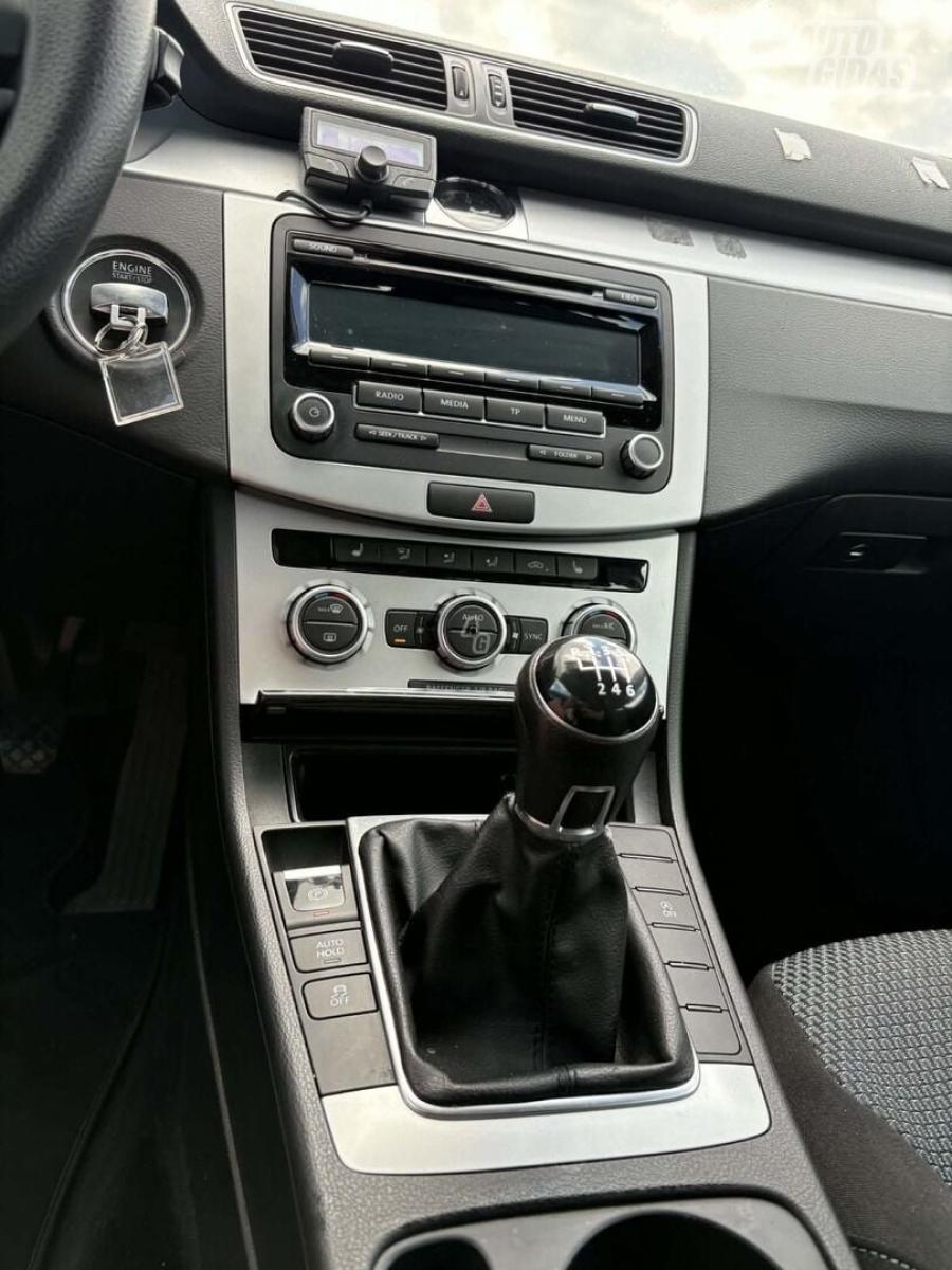 Blue Volkswagen Passat 2012 in Kaunas, with an engine capacity of 1.60 L and mileage of 270 thousand km for 4200 €, photo 12 on AUTOMOTO.COM.LV