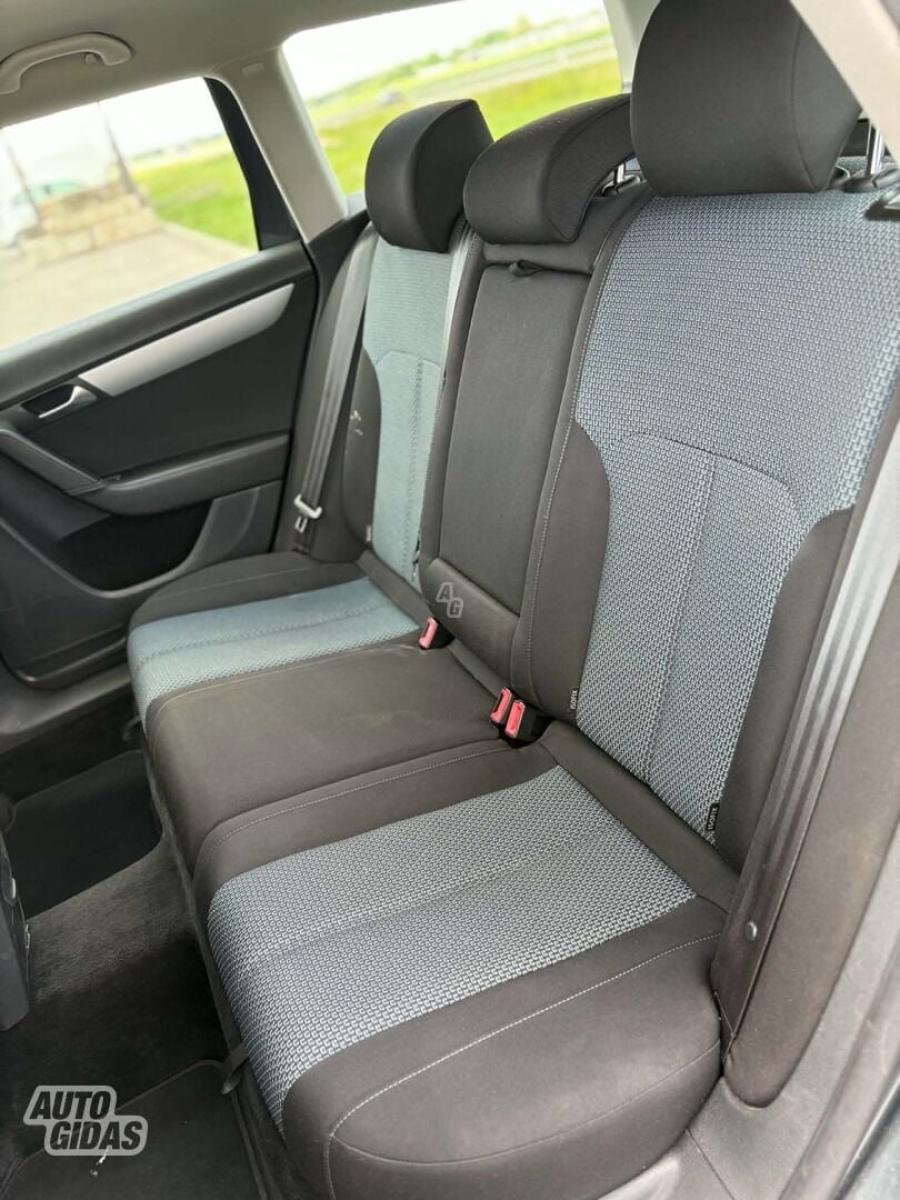 Blue Volkswagen Passat 2012 in Kaunas, with an engine capacity of 1.60 L and mileage of 270 thousand km for 4200 €, photo 17 on AUTOMOTO.COM.LV