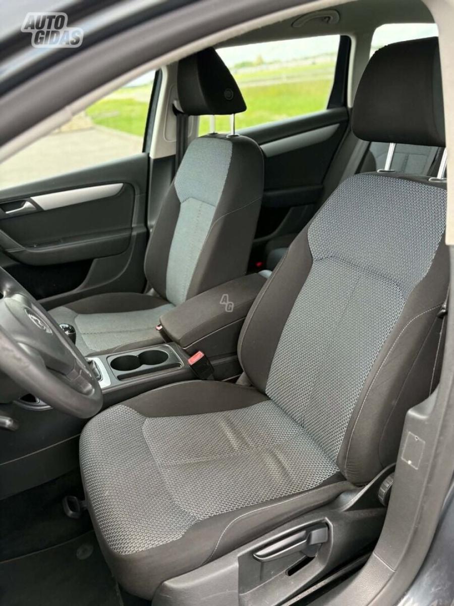 Blue Volkswagen Passat 2012 in Kaunas, with an engine capacity of 1.60 L and mileage of 270 thousand km for 4200 €, photo 21 on AUTOMOTO.COM.LV