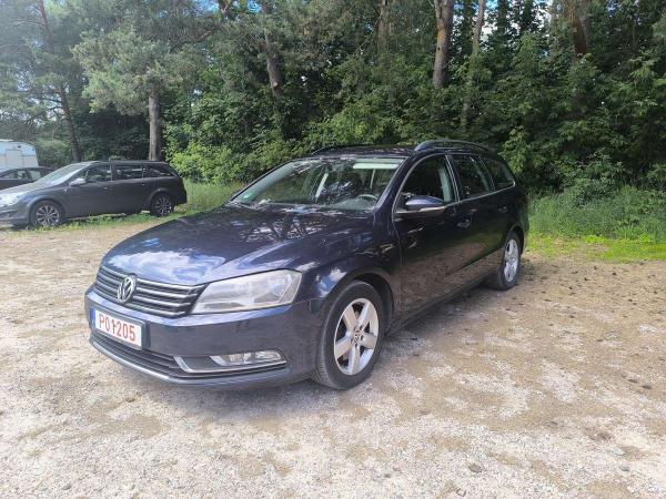 Blue Volkswagen Passat 2012 in Vilnius, with an engine capacity of 1.97 L and mileage of 340 thousand km for 2999 €, photo 1 on AUTOMOTO.COM.LV
