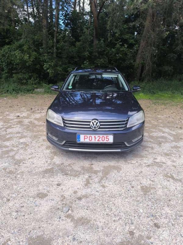 Blue Volkswagen Passat 2012 in Vilnius, with an engine capacity of 1.97 L and mileage of 340 thousand km for 2999 €, photo 2 on AUTOMOTO.COM.LV