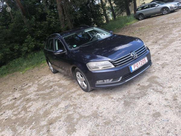 Blue Volkswagen Passat 2012 in Vilnius, with an engine capacity of 1.97 L and mileage of 340 thousand km for 2999 €, photo 3 on AUTOMOTO.COM.LV