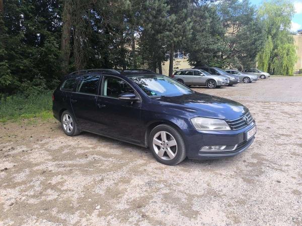 Blue Volkswagen Passat 2012 in Vilnius, with an engine capacity of 1.97 L and mileage of 340 thousand km for 2999 €, photo 4 on AUTOMOTO.COM.LV