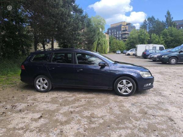 Blue Volkswagen Passat 2012 in Vilnius, with an engine capacity of 1.97 L and mileage of 340 thousand km for 2999 €, photo 5 on AUTOMOTO.COM.LV