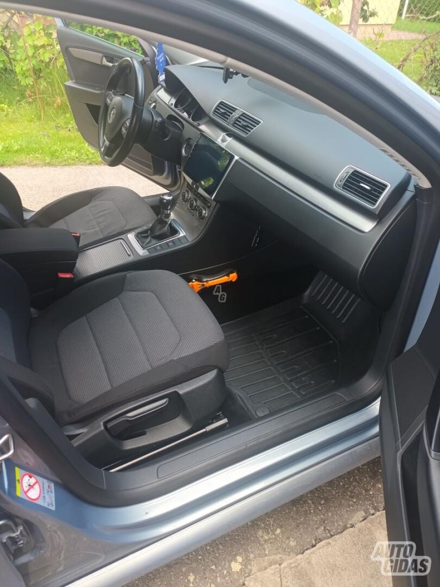 Zils Volkswagen Passat 2012 Panevēža, ar dzinēja tilpumu 1.60 L un nobraukumu 273 tūkst. km par 5000 €, foto 15 vietnē AUTOMOTO.COM.LV