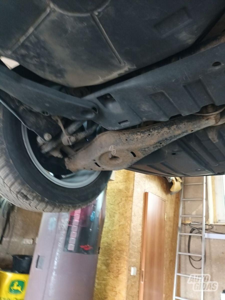 Zils Volkswagen Passat 2012 Panevēža, ar dzinēja tilpumu 1.60 L un nobraukumu 273 tūkst. km par 5000 €, foto 20 vietnē AUTOMOTO.COM.LV
