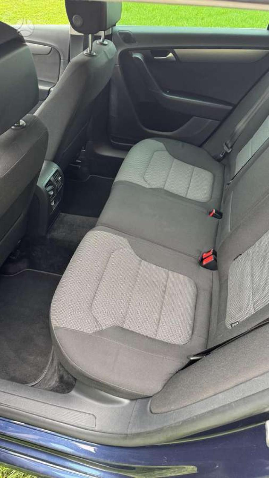 Blue Volkswagen Passat 2012 in Marijampole, with an engine capacity of 1.97 L and mileage of 217 thousand km for 5500 €, photo 10 on AUTOMOTO.COM.LV