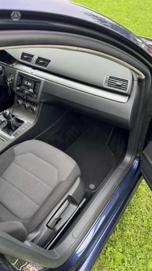 Blue Volkswagen Passat 2012 in Marijampole, with an engine capacity of 1.97 L and mileage of 217 thousand km for 5500 €, photo 11 on AUTOMOTO.COM.LV