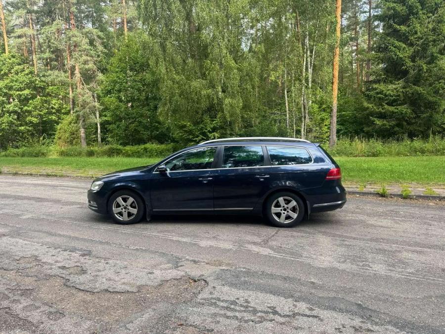 Zils Volkswagen Passat 2012 Visaginas, ar dzinēja tilpumu 1.97 L un nobraukumu 249 tūkst. km par 4950 €, foto 4 vietnē AUTOMOTO.COM.LV