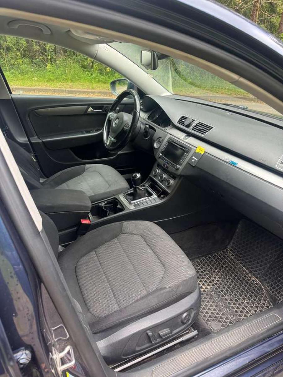 Zils Volkswagen Passat 2012 Visaginas, ar dzinēja tilpumu 1.97 L un nobraukumu 249 tūkst. km par 4950 €, foto 7 vietnē AUTOMOTO.COM.LV