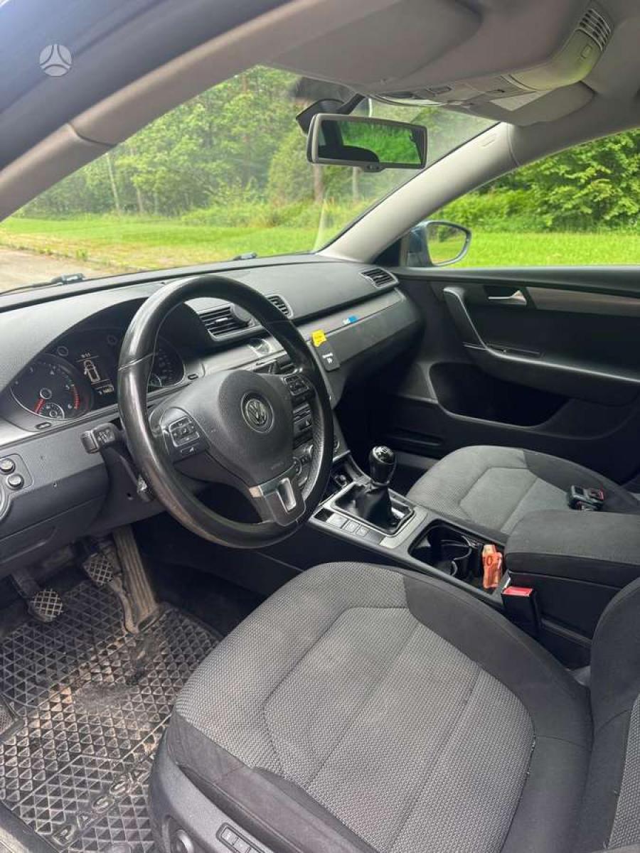 Zils Volkswagen Passat 2012 Visaginas, ar dzinēja tilpumu 1.97 L un nobraukumu 249 tūkst. km par 4950 €, foto 12 vietnē AUTOMOTO.COM.LV