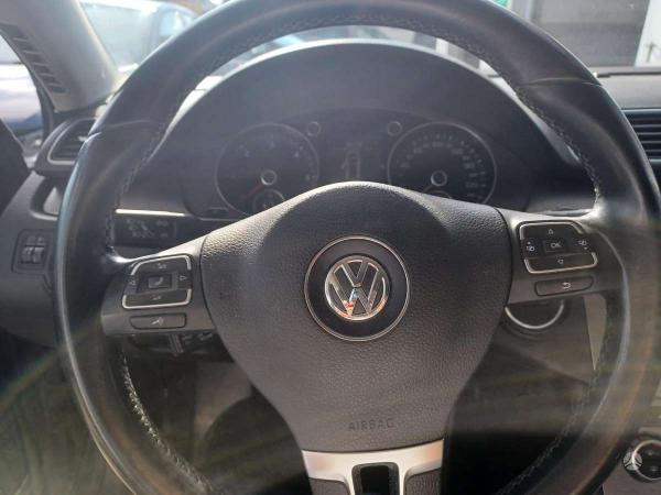 Blue Volkswagen Passat 2012 in Jurbarkas, with an engine capacity of 1.97 L and mileage of 288 thousand km for 3699 €, photo 6 on AUTOMOTO.COM.LV