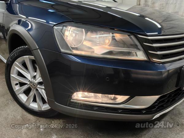 Volkswagen Passat 2012 in Viljandi on AUTOMOTO.COM.LV Blue Volkswagen Passat 2012 in Viljandi, with an engine capacity of 2.00 L and mileage of 295 thousand km for 6790 €, photo 3 on AUTOMOTO.COM.LV