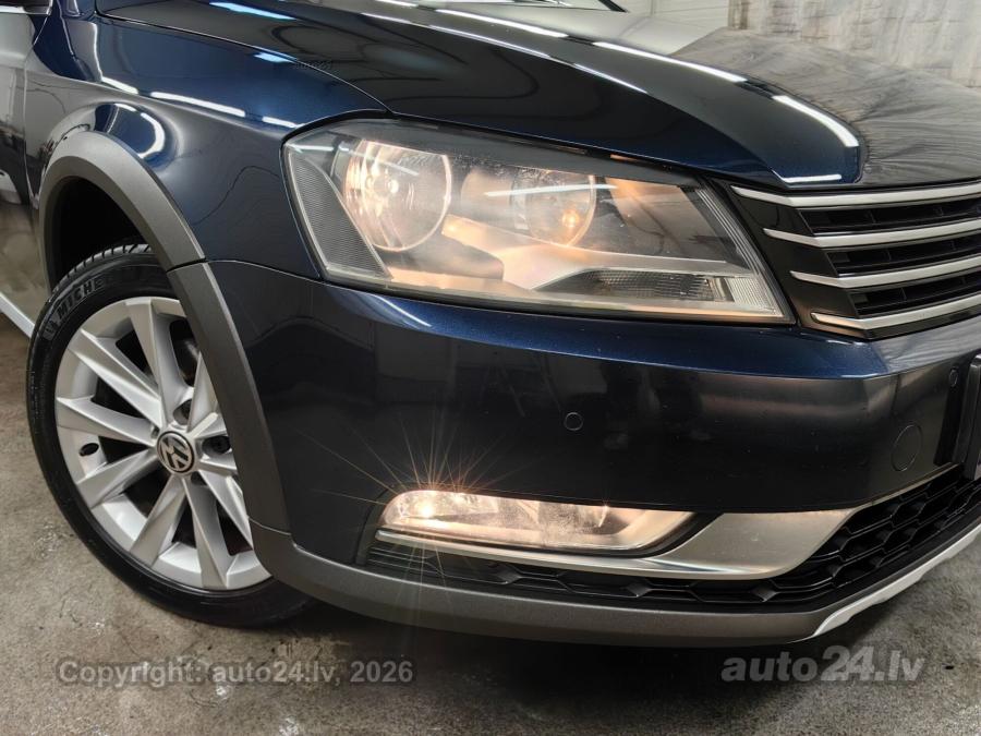 Blue Volkswagen Passat 2012 in Viljandi, with an engine capacity of 2.00 L and mileage of 295 thousand km for 6790 €, photo 3 on AUTOMOTO.COM.LV