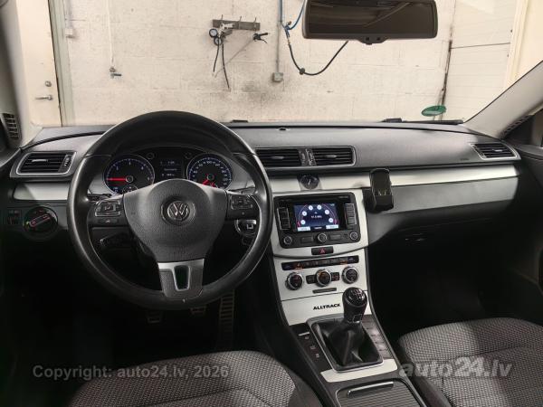 Volkswagen Passat 2012 in Viljandi on AUTOMOTO.COM.LV Blue Volkswagen Passat 2012 in Viljandi, with an engine capacity of 2.00 L and mileage of 295 thousand km for 6790 €, photo 7 on AUTOMOTO.COM.LV