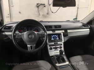 Blue Volkswagen Passat 2012 in Viljandi, with an engine capacity of 2.00 L and mileage of 295 thousand km for 6790 €, photo 7 on AUTOMOTO.COM.LV