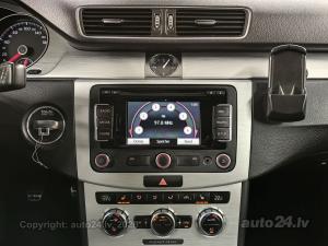 Blue Volkswagen Passat 2012 in Viljandi, with an engine capacity of 2.00 L and mileage of 295 thousand km for 6790 €, photo 9 on AUTOMOTO.COM.LV