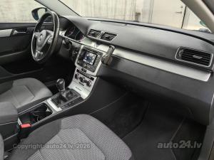 Blue Volkswagen Passat 2012 in Viljandi, with an engine capacity of 2.00 L and mileage of 295 thousand km for 6790 €, photo 14 on AUTOMOTO.COM.LV