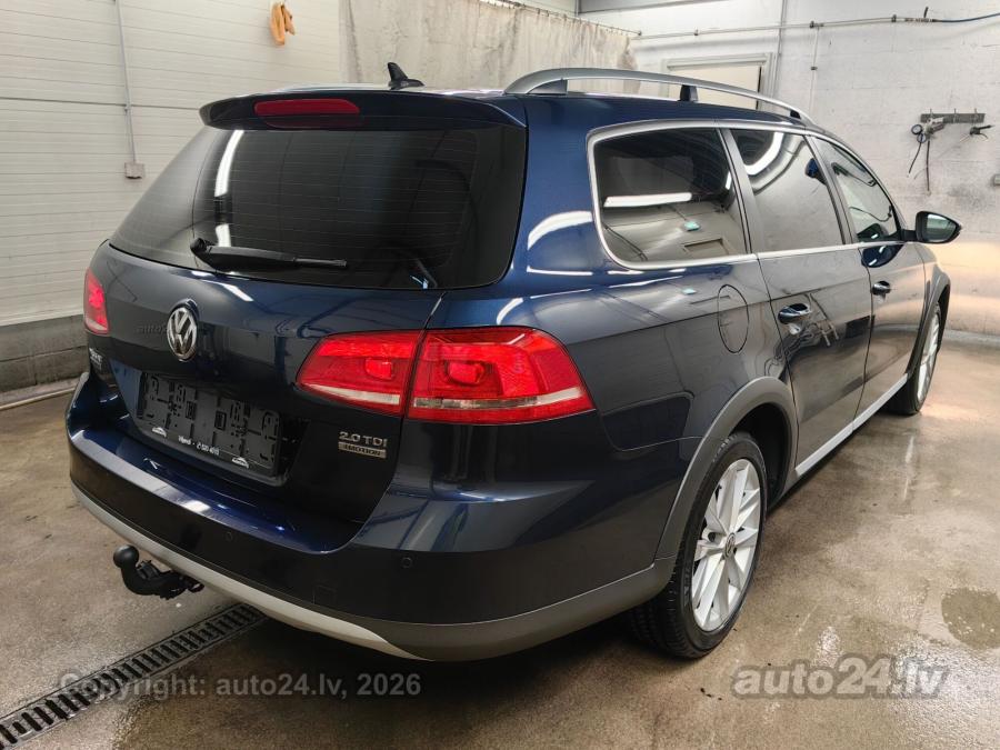 Blue Volkswagen Passat 2012 in Viljandi, with an engine capacity of 2.00 L and mileage of 295 thousand km for 6790 €, photo 15 on AUTOMOTO.COM.LV