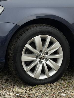 Blue Volkswagen Passat 2012 in Vilnius, with an engine capacity of 1.60 L and mileage of 174 thousand km for 4990 €, photo 3 on AUTOMOTO.COM.LV