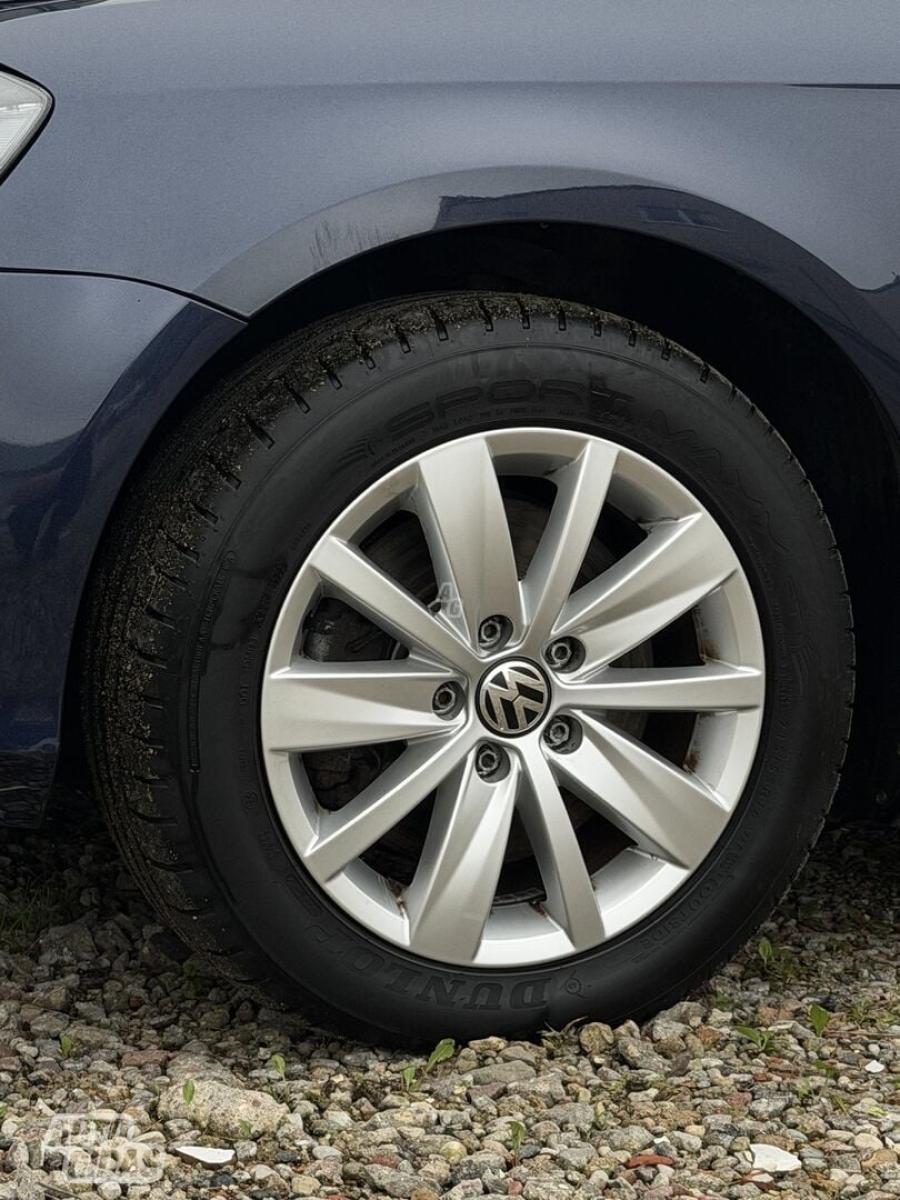 Blue Volkswagen Passat 2012 in Vilnius, with an engine capacity of 1.60 L and mileage of 174 thousand km for 4990 €, photo 3 on AUTOMOTO.COM.LV