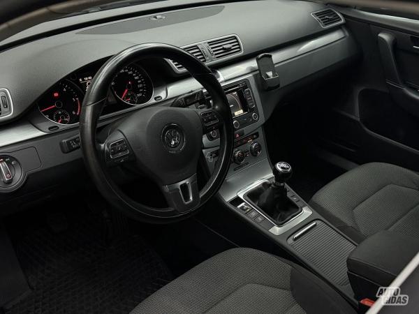 Фольксваген Пассат 2012 в Вильнюс на AUTOMOTO.COM.LV Синий Фольксваген Пассат 2012 в Вильнюс, объемом двигателя 1.60 л и пробегом 174 тыс. км за 4990 €, фото 8 на AUTOMOTO.COM.LV