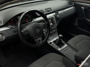 Blue Volkswagen Passat 2012 in Vilnius, with an engine capacity of 1.60 L and mileage of 174 thousand km for 4990 €, photo 8 on AUTOMOTO.COM.LV