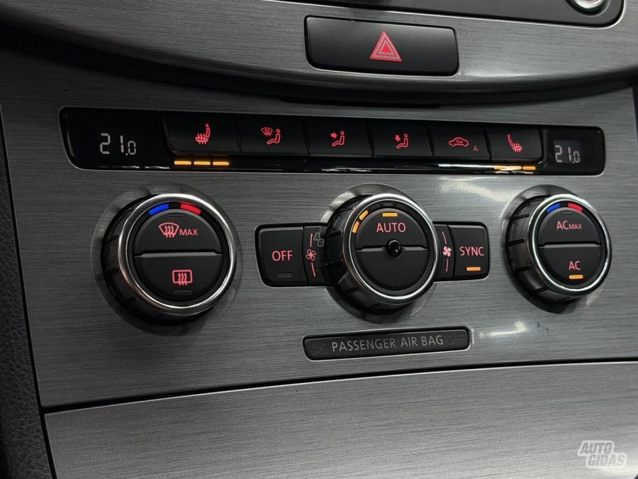 Blue Volkswagen Passat 2012 in Vilnius, with an engine capacity of 1.60 L and mileage of 174 thousand km for 4990 €, photo 13 on AUTOMOTO.COM.LV