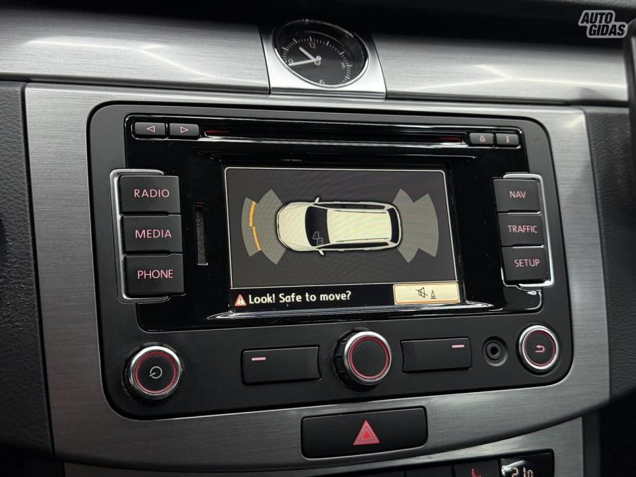 Blue Volkswagen Passat 2012 in Vilnius, with an engine capacity of 1.60 L and mileage of 174 thousand km for 4990 €, photo 15 on AUTOMOTO.COM.LV