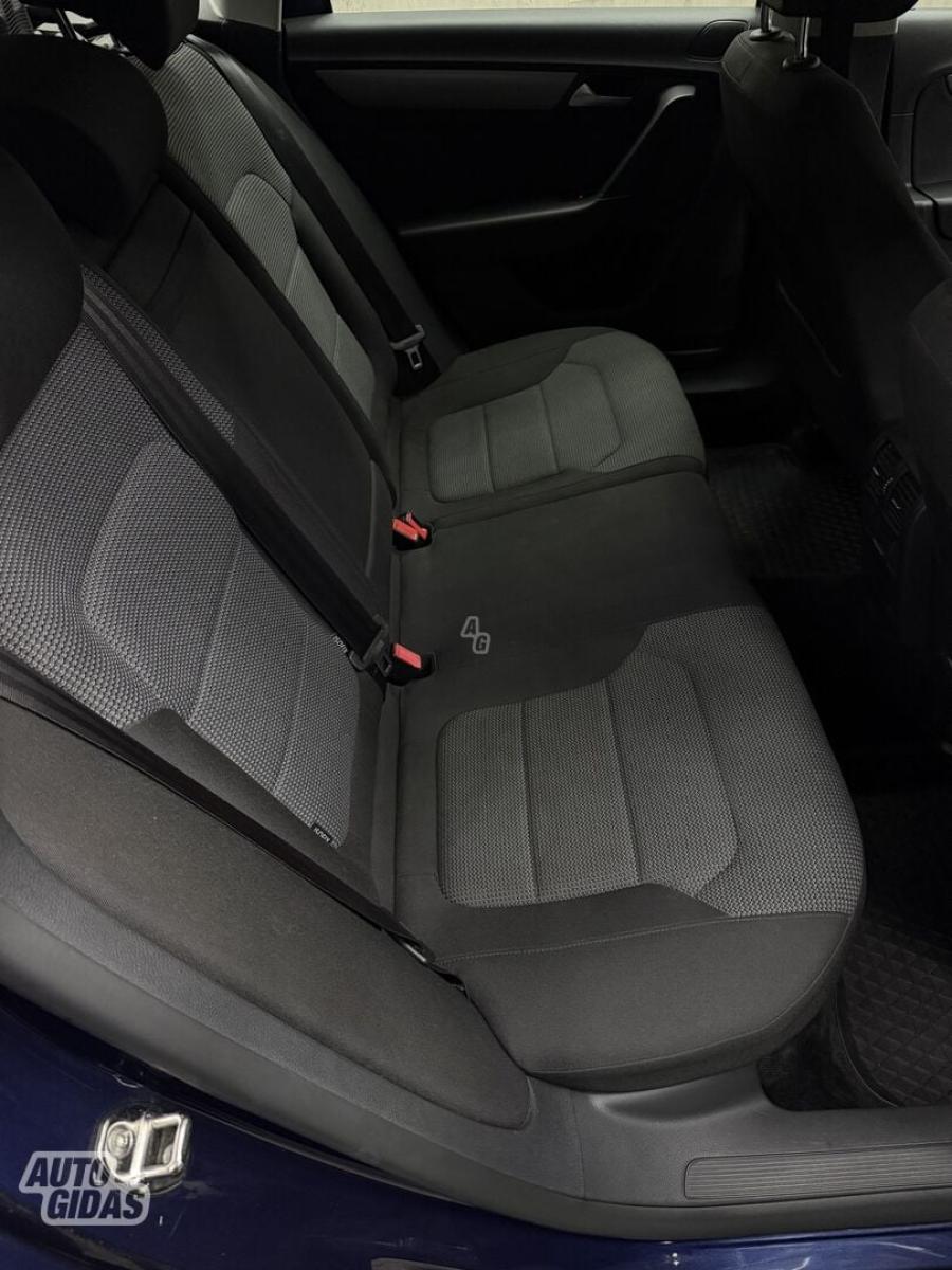 Blue Volkswagen Passat 2012 in Vilnius, with an engine capacity of 1.60 L and mileage of 174 thousand km for 4990 €, photo 16 on AUTOMOTO.COM.LV