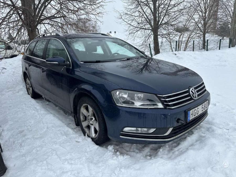 Zils Volkswagen Passat 2013 Kelmė, ar dzinēja tilpumu 2.00 L un nobraukumu 340 tūkst. km par 2850 €, foto 2 vietnē AUTOMOTO.COM.LV