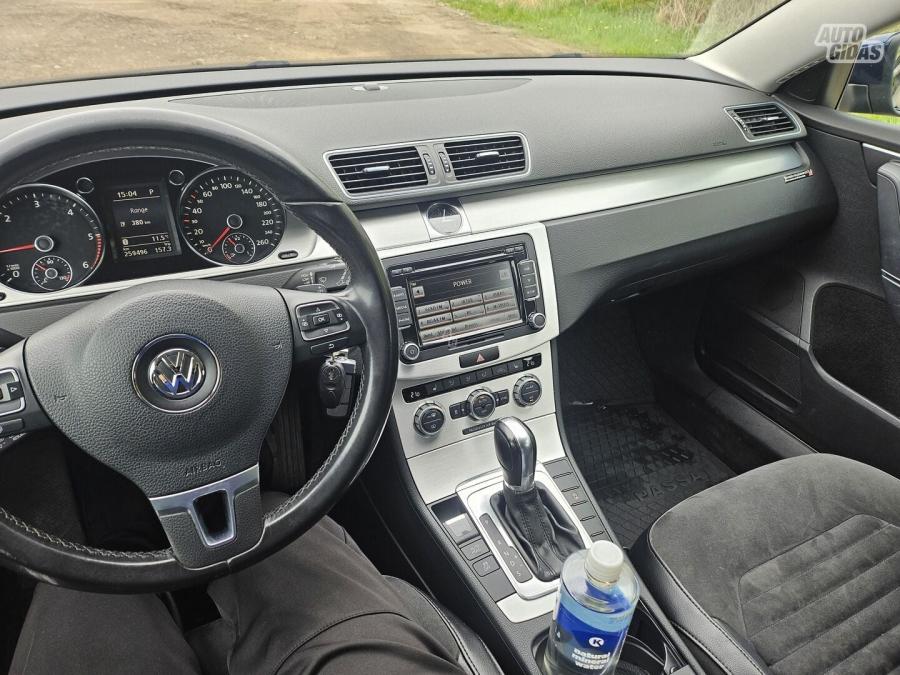 Blue Volkswagen Passat 2013 in Klaipeda, with an engine capacity of 2.00 L and mileage of 260 thousand km for 5200 €, photo 13 on AUTOMOTO.COM.LV
