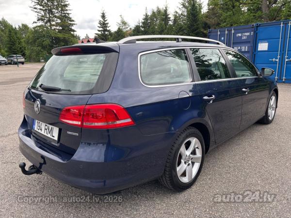 Blue Volkswagen Passat 2013 in Paide, with an engine capacity of 1.60 L and mileage of 244 thousand km for 6990 €, photo 5 on AUTOMOTO.COM.LV