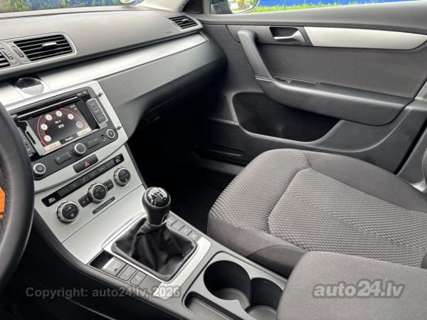 Blue Volkswagen Passat 2013 in Paide, with an engine capacity of 1.60 L and mileage of 244 thousand km for 6990 €, photo 10 on AUTOMOTO.COM.LV
