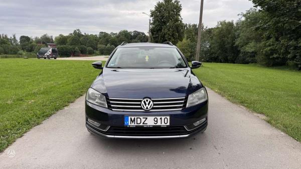 Blue Volkswagen Passat 2013 in Kelme, with an engine capacity of 1.97 L and mileage of 293 thousand km for 5190 €, photo 2 on AUTOMOTO.COM.LV