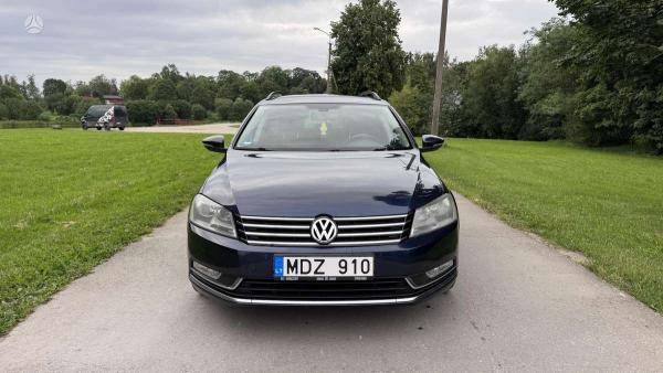 Blue Volkswagen Passat 2013 in Kelme, with an engine capacity of 1.97 L and mileage of 293 thousand km for 4900 €, photo 3 on AUTOMOTO.COM.LV