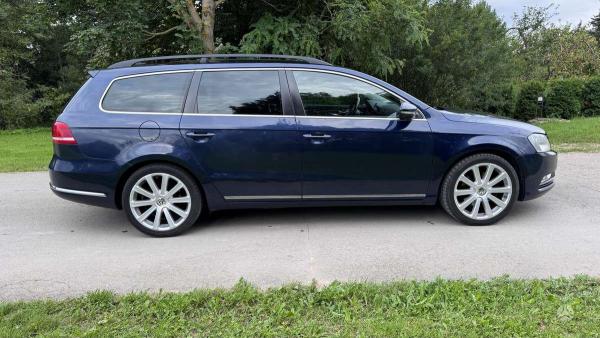 Blue Volkswagen Passat 2013 in Kelme, with an engine capacity of 1.97 L and mileage of 293 thousand km for 4900 €, photo 9 on AUTOMOTO.COM.LV