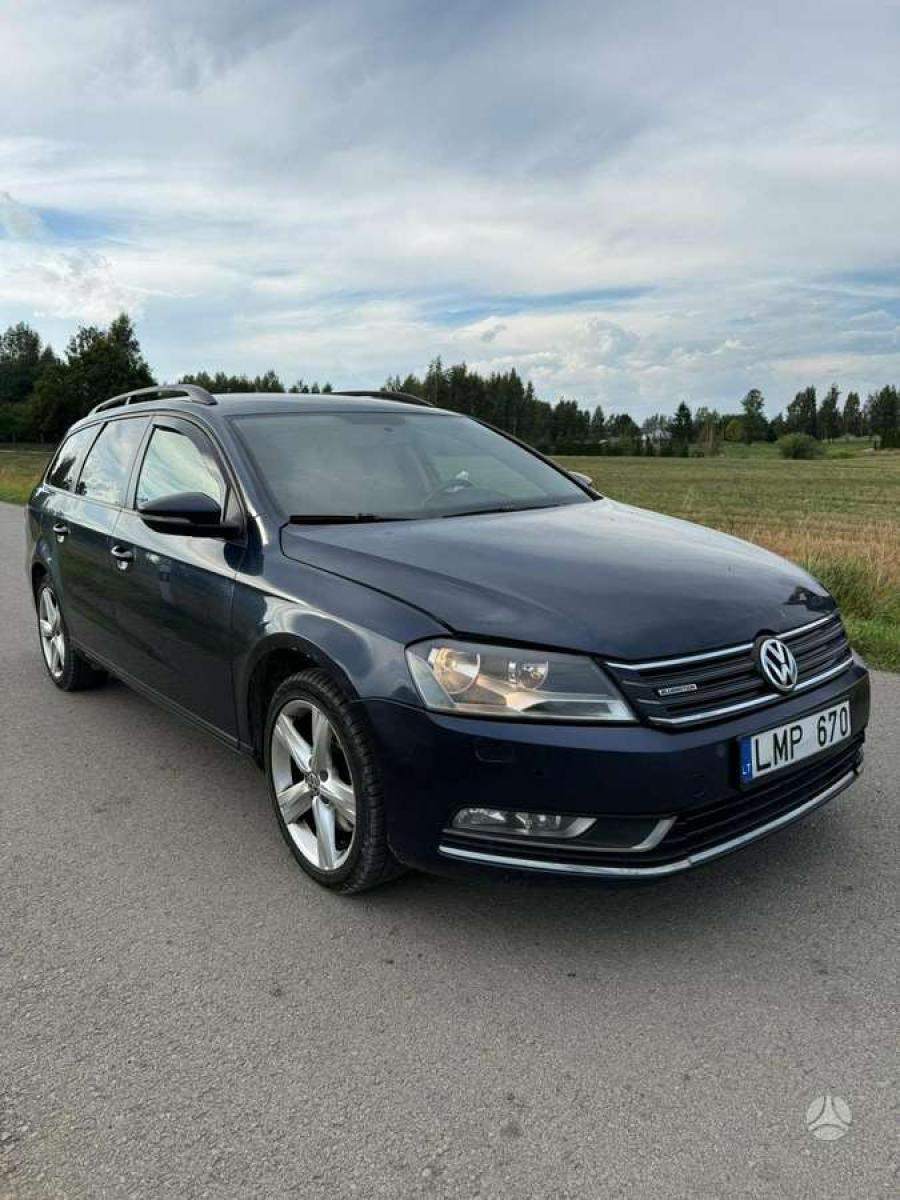 Blue Volkswagen Passat 2013 in Vilnius, with an engine capacity of 1.60 L and mileage of 407 thousand km for 2400 €, photo 1 on AUTOMOTO.COM.LV