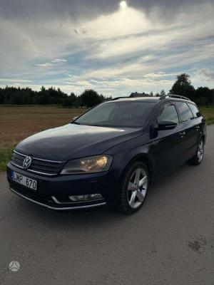 Blue Volkswagen Passat 2013 in Vilnius, with an engine capacity of 1.60 L and mileage of 407 thousand km for 2400 €, photo 3 on AUTOMOTO.COM.LV