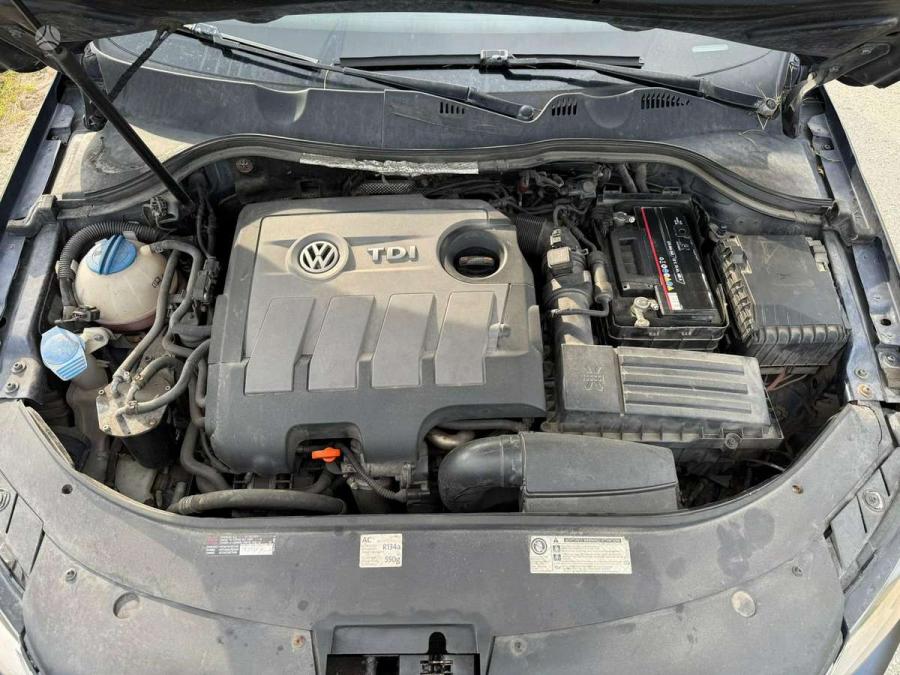 Blue Volkswagen Passat 2013 in Vilnius, with an engine capacity of 1.60 L and mileage of 407 thousand km for 2400 €, photo 7 on AUTOMOTO.COM.LV