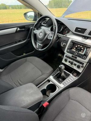 Blue Volkswagen Passat 2013 in Vilnius, with an engine capacity of 1.60 L and mileage of 407 thousand km for 2400 €, photo 10 on AUTOMOTO.COM.LV