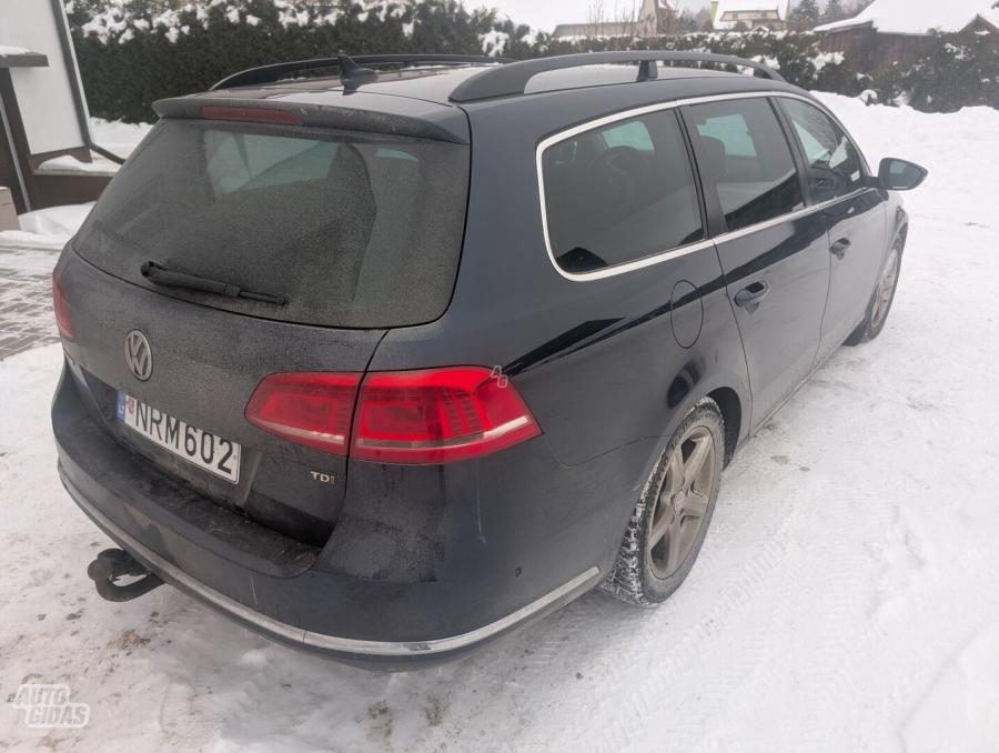 Blue Volkswagen Passat 2014 in Siauliai, with an engine capacity of 1.60 L and mileage of 312 thousand km for 5600 €, photo 4 on AUTOMOTO.COM.LV